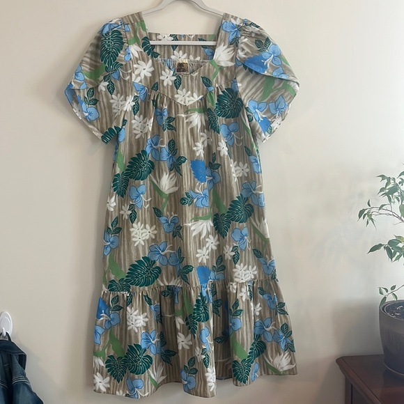 Winnie Fashion | Dresses | Vintage Winnie Fashion Hawaiian Dress Floral ...